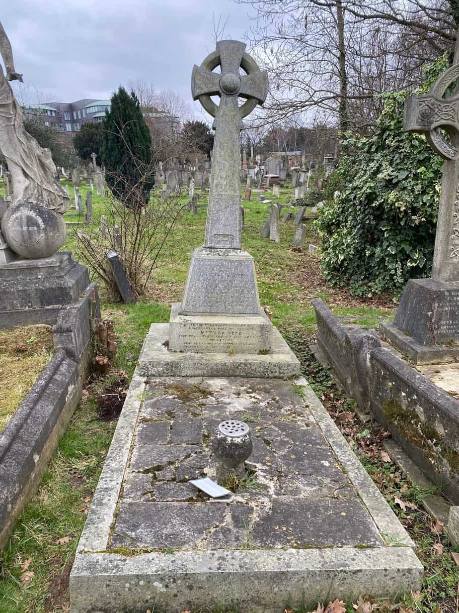 Marie Lloyd Grave – Camden Guides